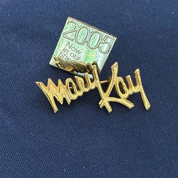 Mary Kay | Accessories | Early 200s Pins Mary Kay Gold 2005 Pin | Poshmark